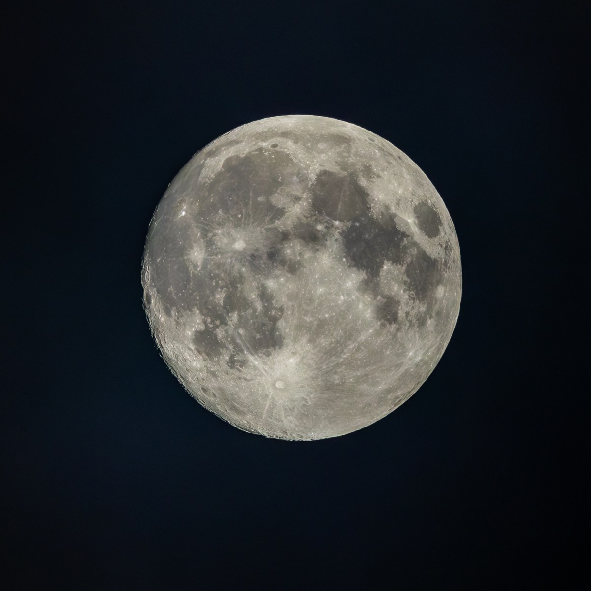 November’s Celtic Mourning Moon 🌕 – a day in the life of a latvian mom